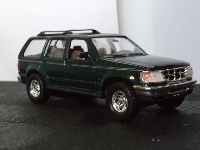 AUTOS A ESCALA: FORD EXPLORER 1998