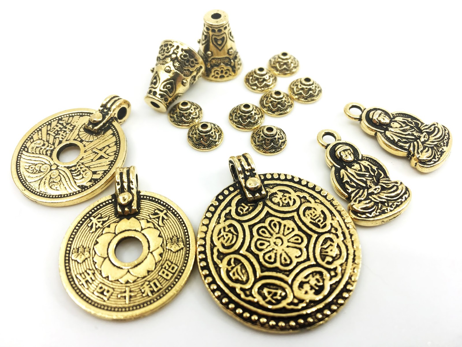 Make a Cord Bracelet Using Pendants! / The Beading Gem