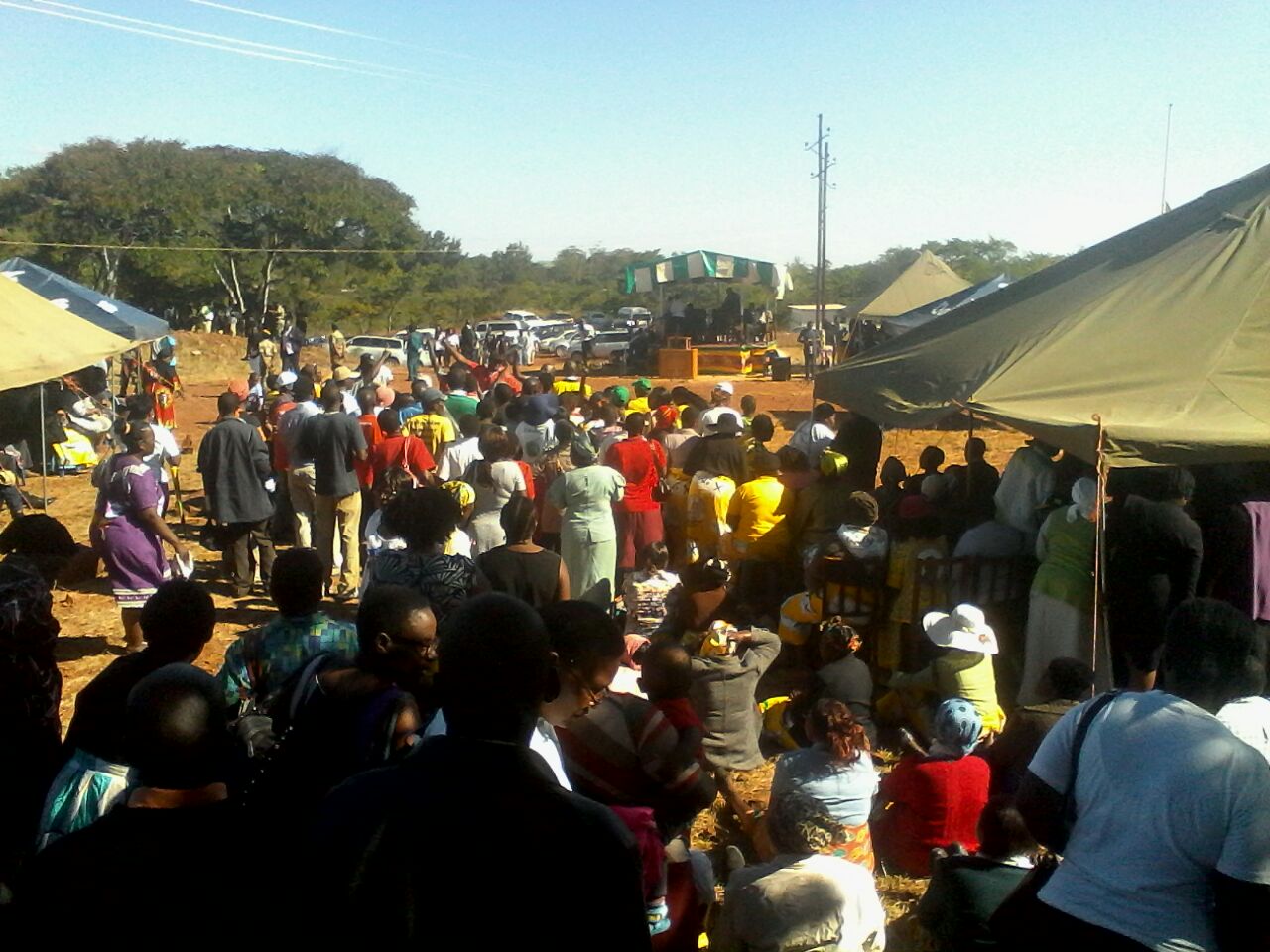 Gweru news, views, and solutions: Nhari buried: Supporters chant 'down ...