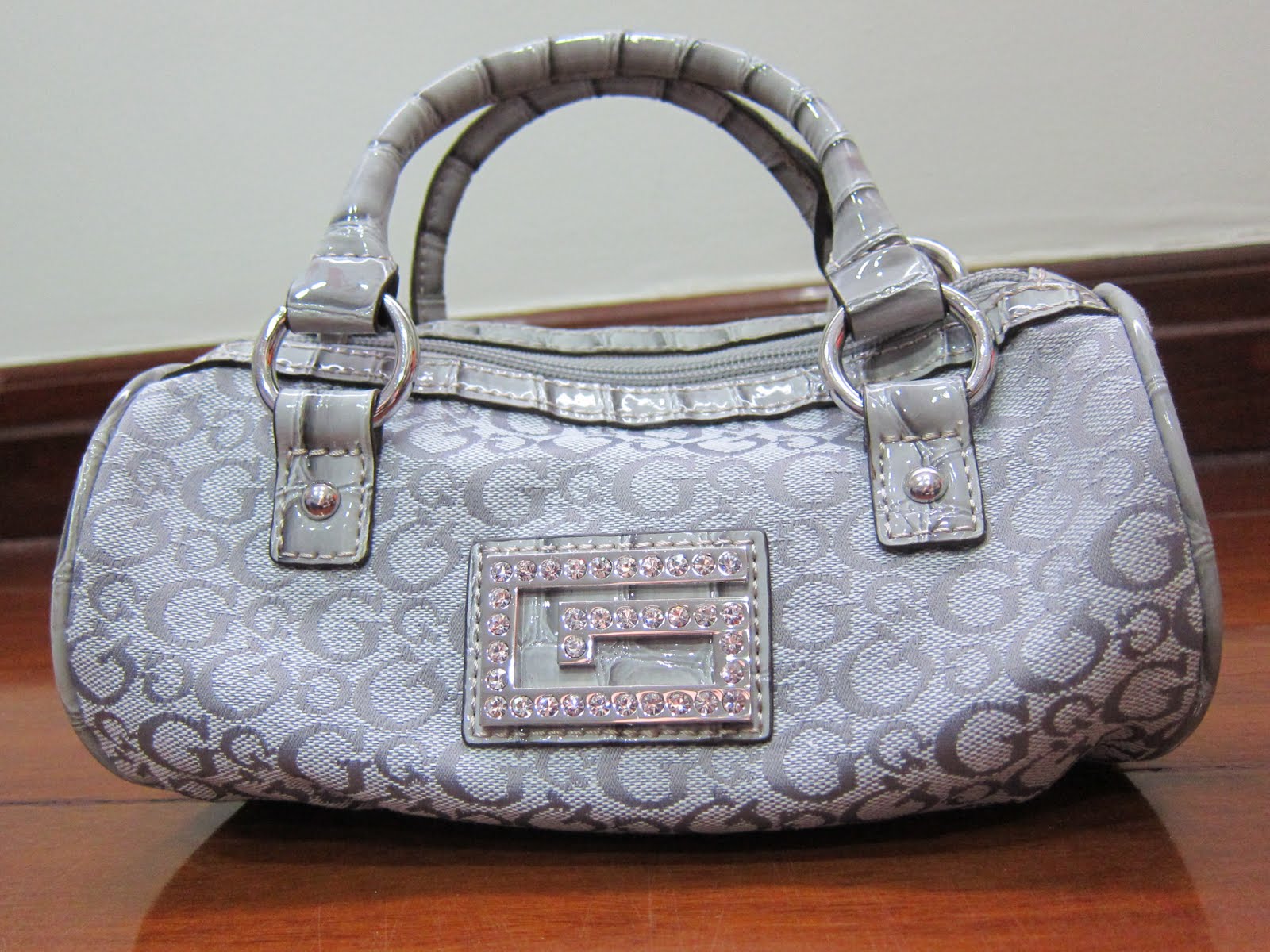 Shop Mais: Bolsa Pequena da Guess Prata
