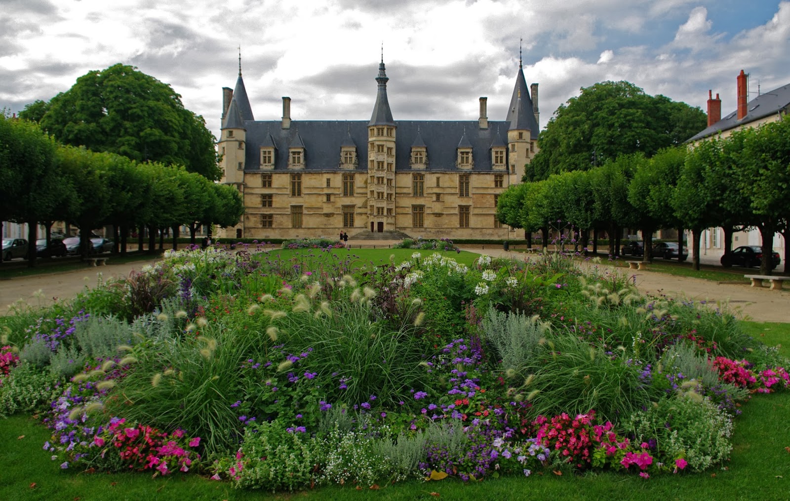 IMAGES DU VAL DE LOIRE.: NEVERS :le palais ducal.XVe s