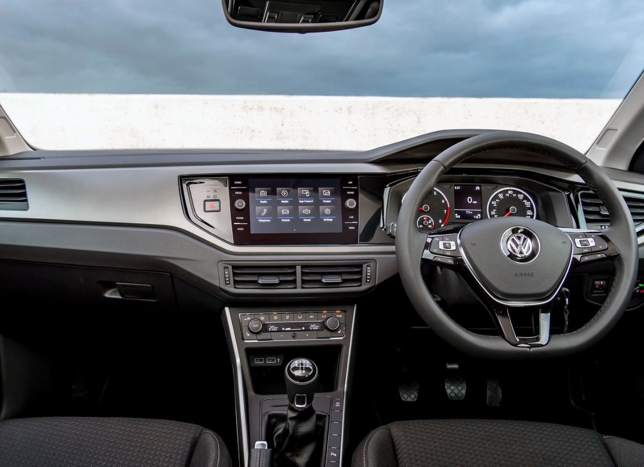 Volkswagen Polo 2018 - AZH-CARS