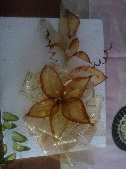 gubahan hantaran hati: contoh bunga pahar atau bunga telur dip.