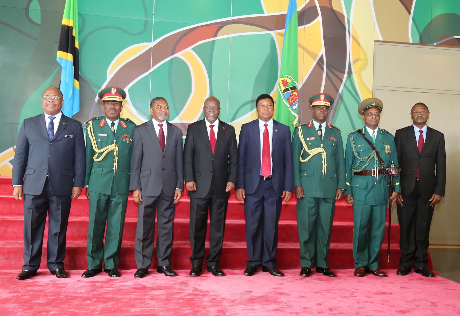 MATUKIO @ MICHUZI BLOG: RAIS DKT. MAGUFULI AMUAPISHA MKUU WA MAJESHI YA ...