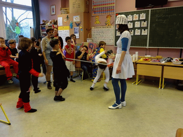 Móra Ferenc általános iskola-2.b-(2013-2014): Mozgó képek a farsangról