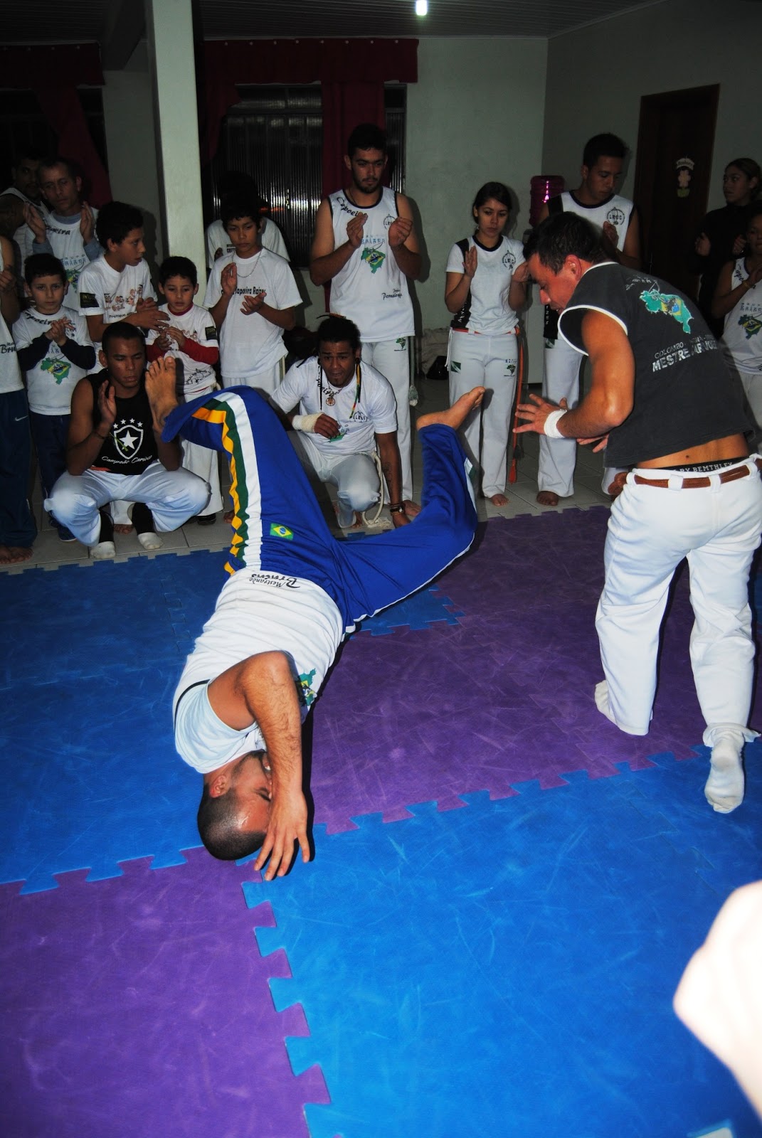 RODA DE CAPOEIRA DO GRUPO RAÍZES EM COLOMBO! MESTRE BRUTUS! | BLOG ...