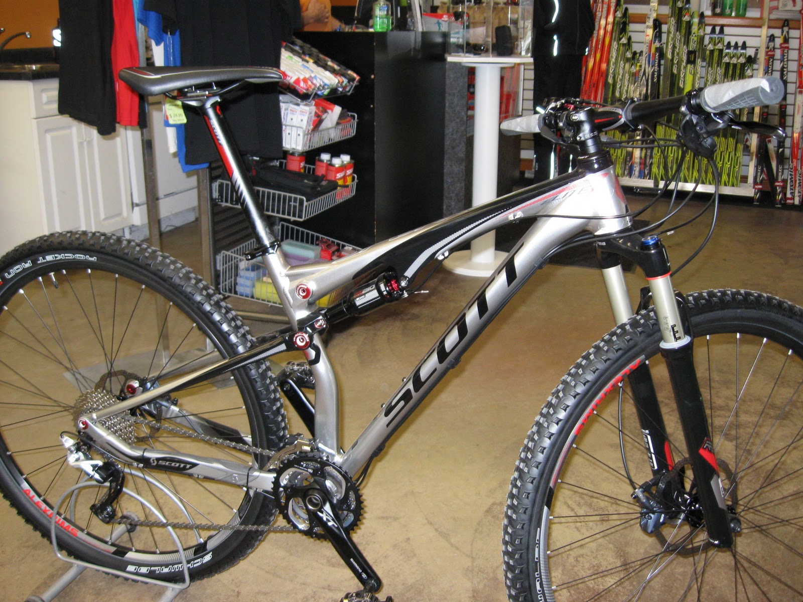 Velorution: Scott Bikes are here