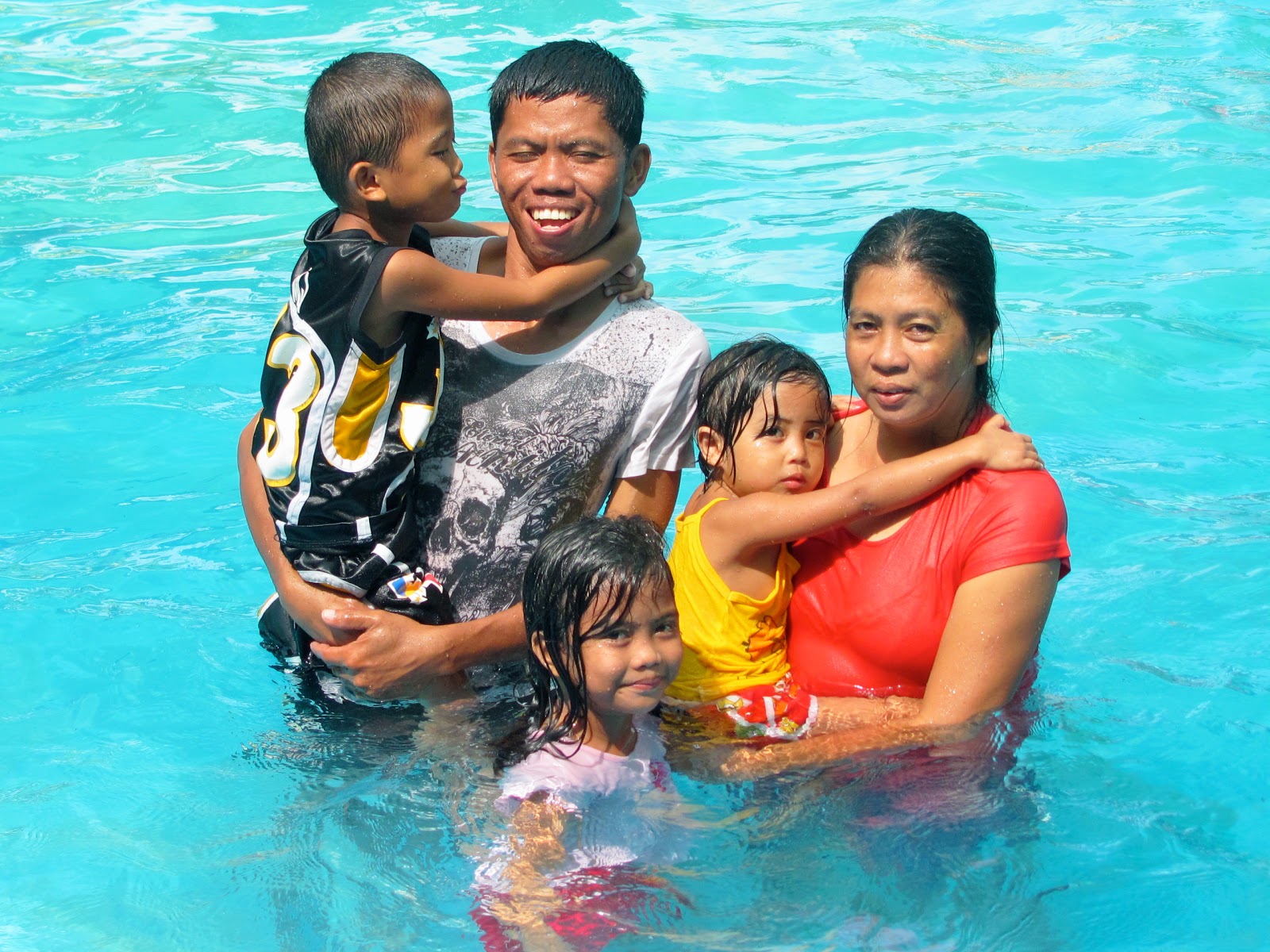 What Coffey's brewing in the Philippines...: Family Bonding