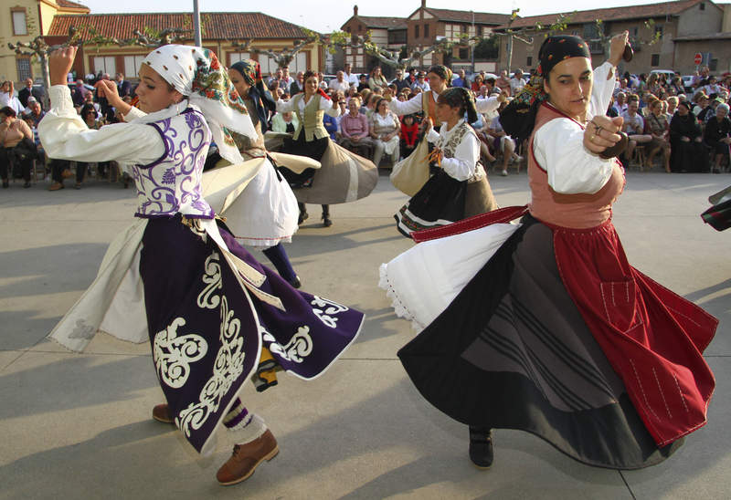 FolkCostume&Embroidery: Overview of the Costumes of Spain, part 1 - The ...