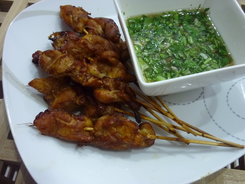 BPHouseWife: ไก่ปิ้ง/ Kai-Ping/ Chicken on Stick (step by step photos)