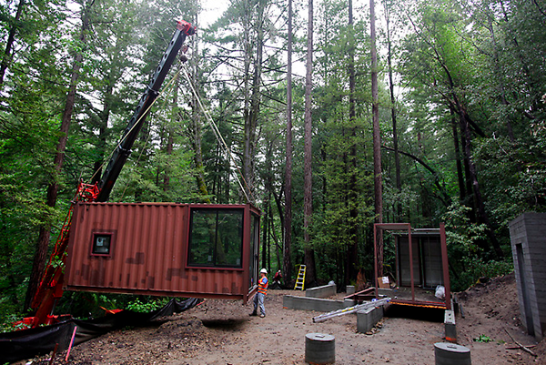 Tercera Piel. Mas Cargotecture.: Shipping Container Cabin in the Woods