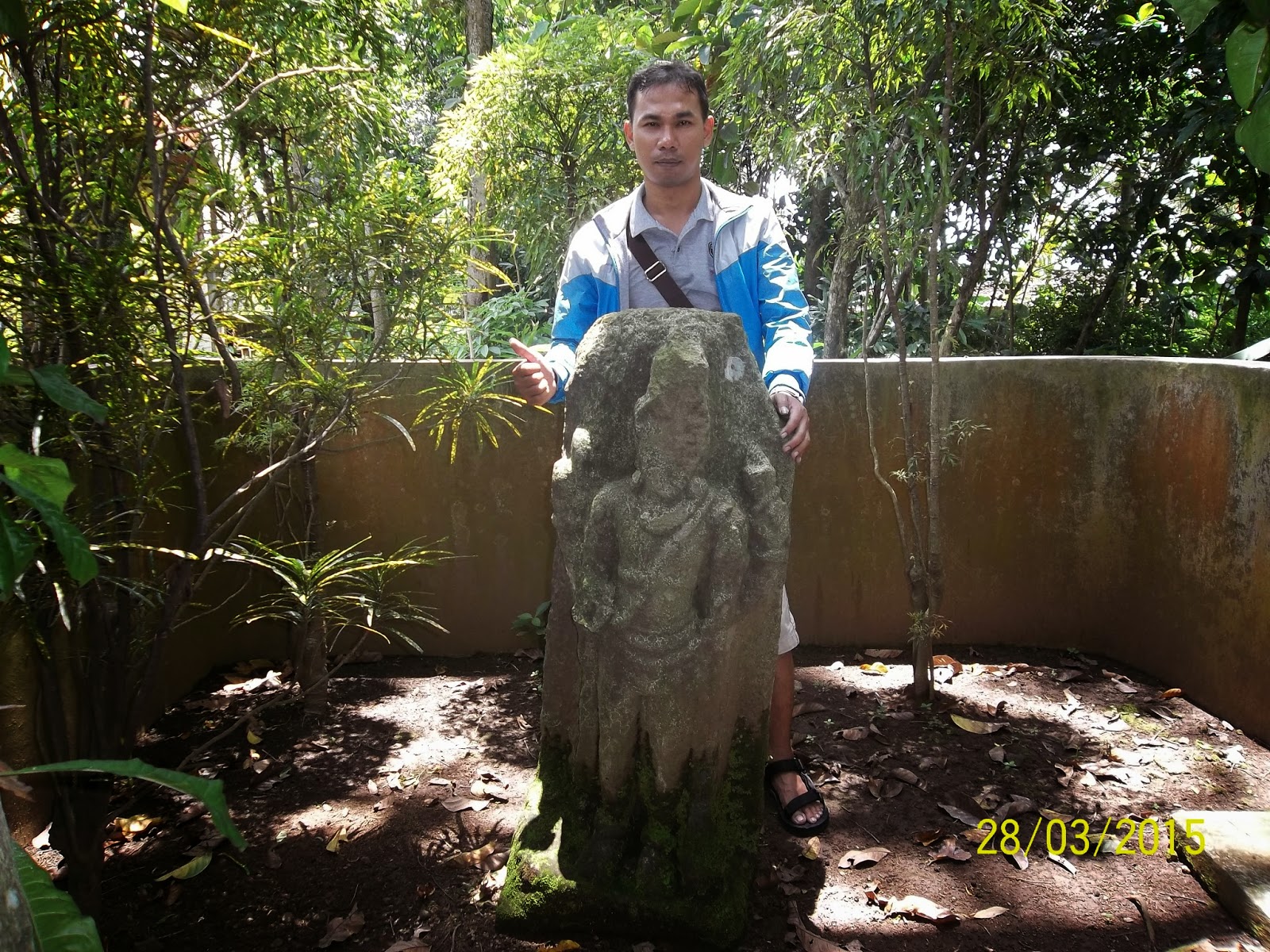BLUSUKAN SITUS DAN CANDI: ARCA DEWA WISNU DI DESA LANGENSARI