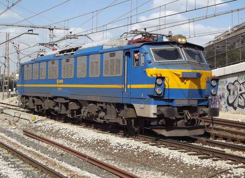 [BGM] 스페인수출형 EF66 일본제 전기기관차 Renfe251 - 철도(지하철) 갤러리