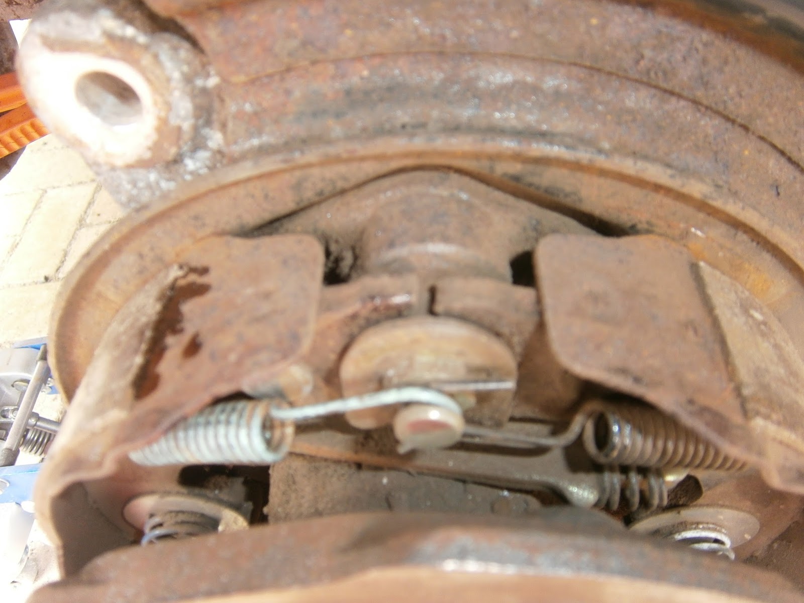 Lotus Excel Restoration: Dismantling the rear brakes and Parking Brake