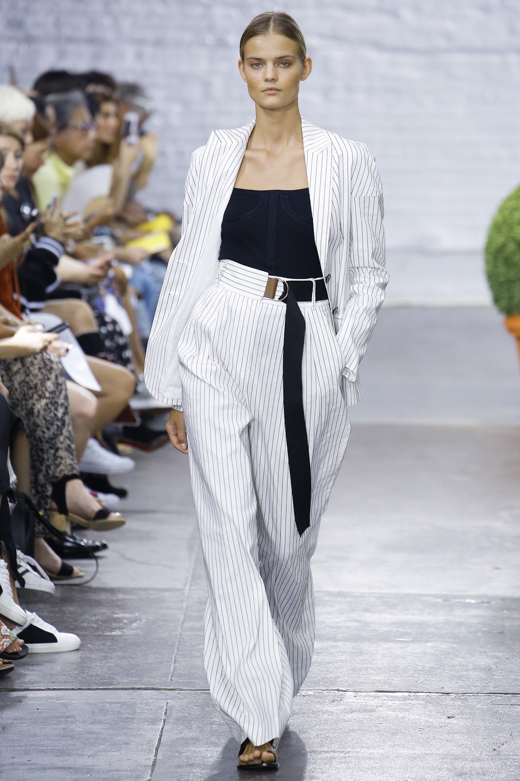 Runway : Tibi Spring 2017 RTW Fashion Show | Cool Chic Style Fashion