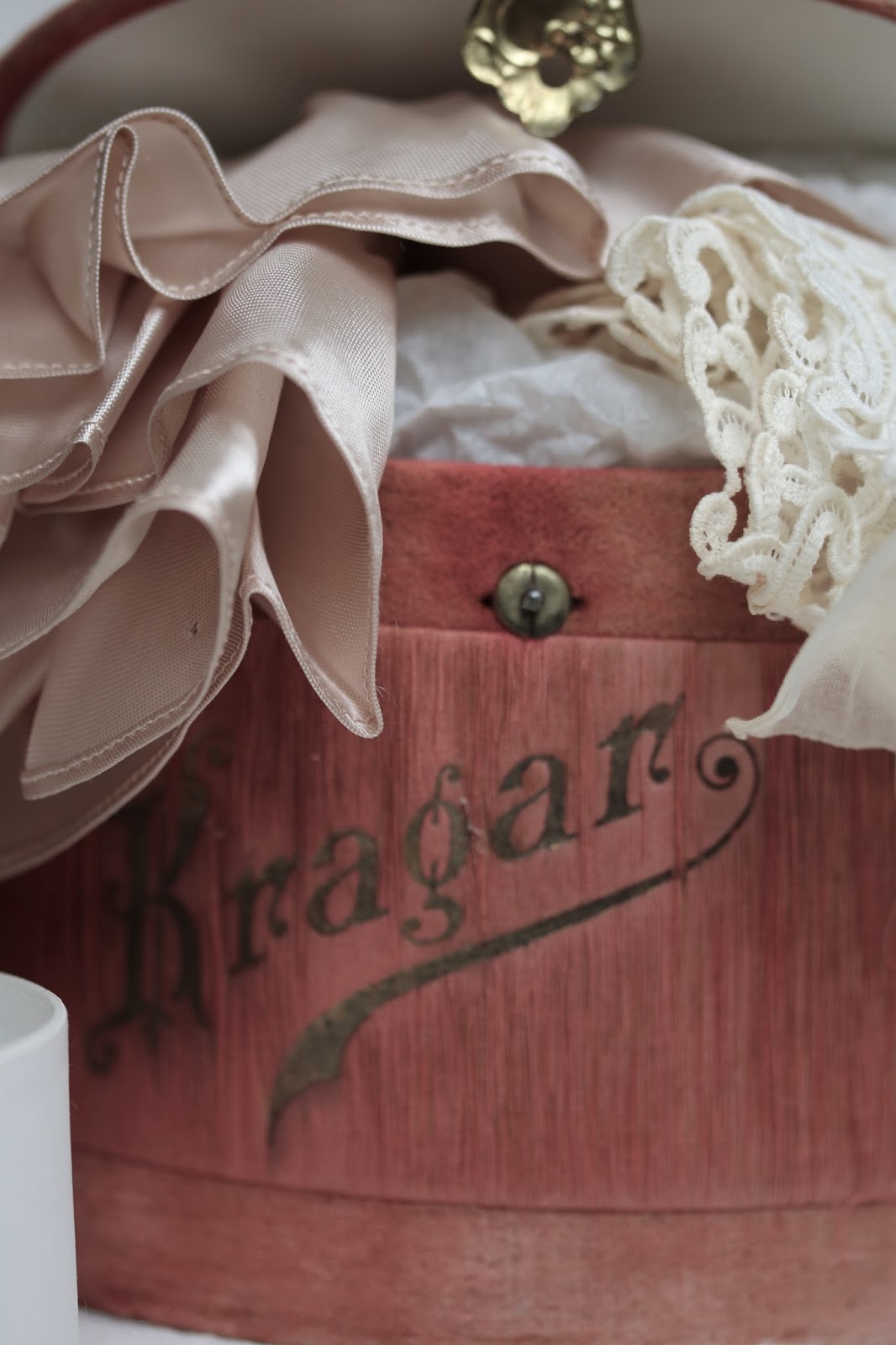 EKDAHL:s Lantliv: Gamla vackra kragar...