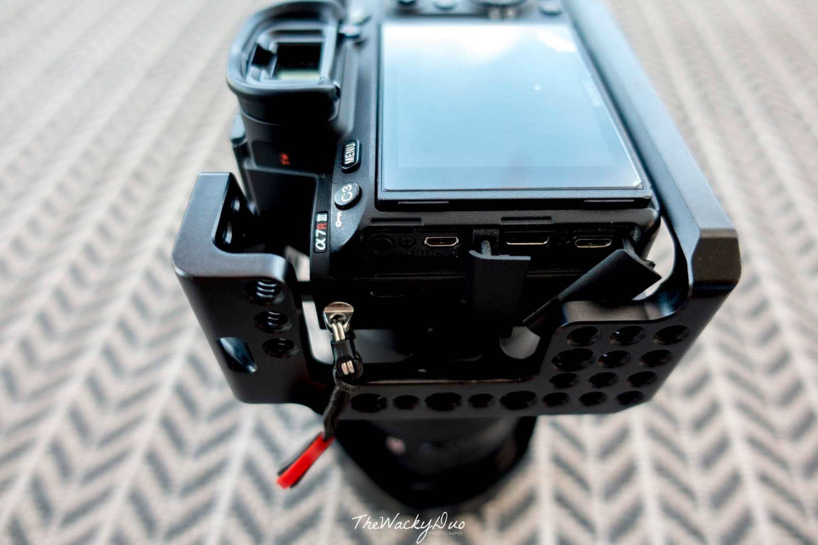 SmallRig Cage for Sony A7r3 / A73 review - Transform your camera to a ...