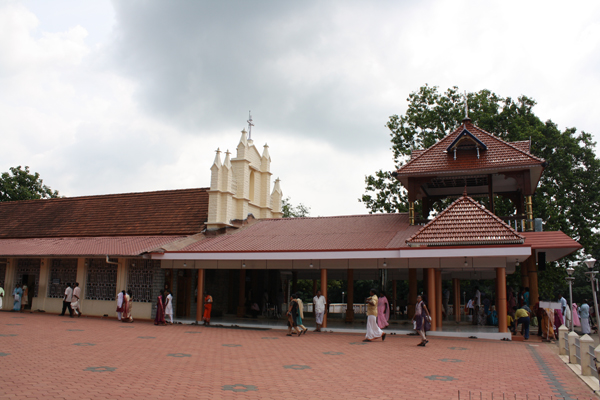 Photos of St. Alphonsa Church Bharananganam, Kerala | Kadakulam கடகுளம்