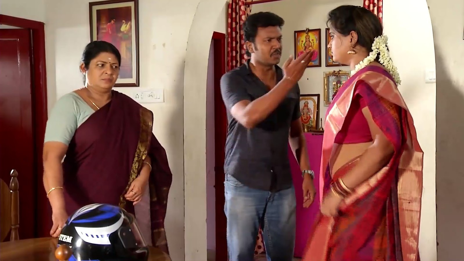 Tamil Serial Actress Sexy Navel Sideview in Saree -Sa - Television ...