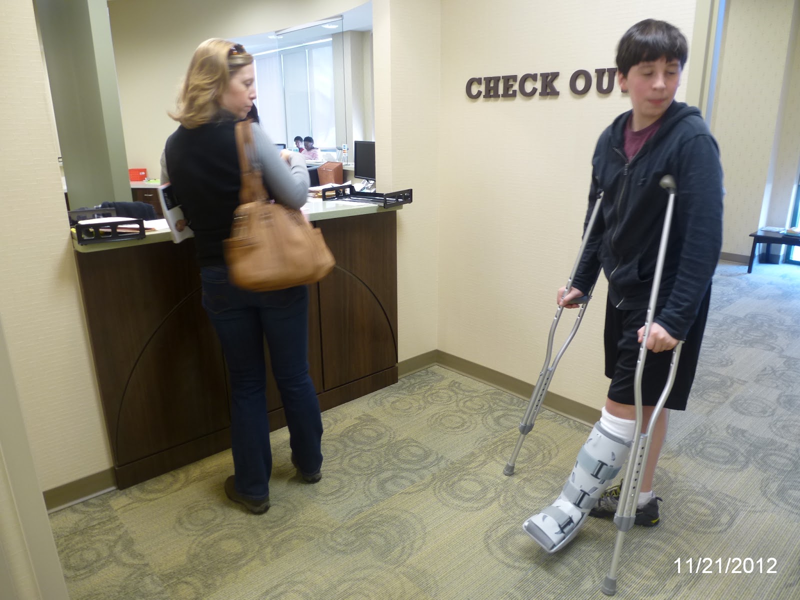 Dave'N It Up: Derek's Walking Cast