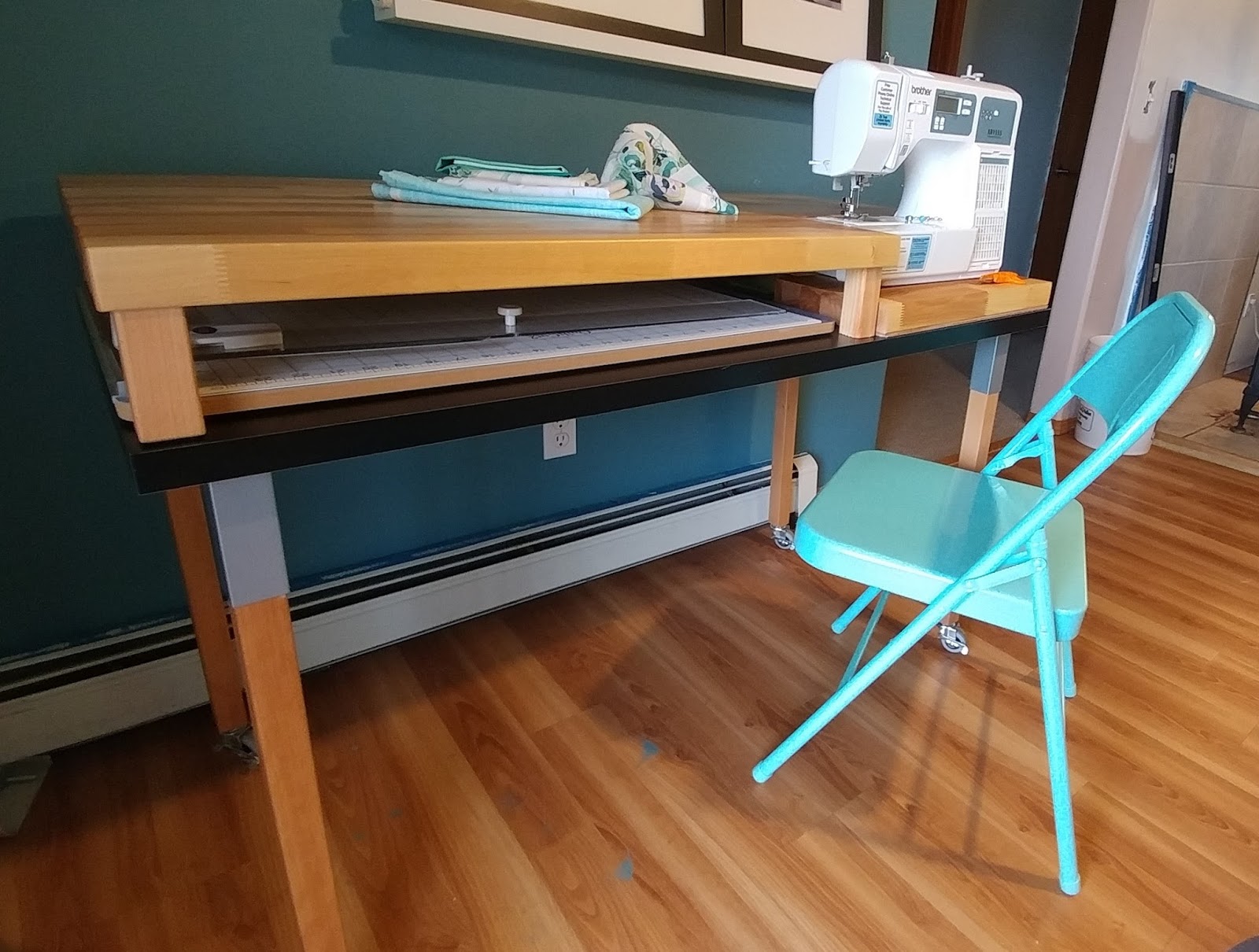 Life in the (907): My new custom sewing table