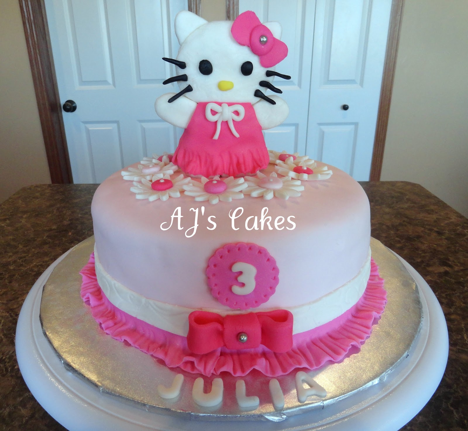 AJ's Cakes: Pink and White Hello Kitty