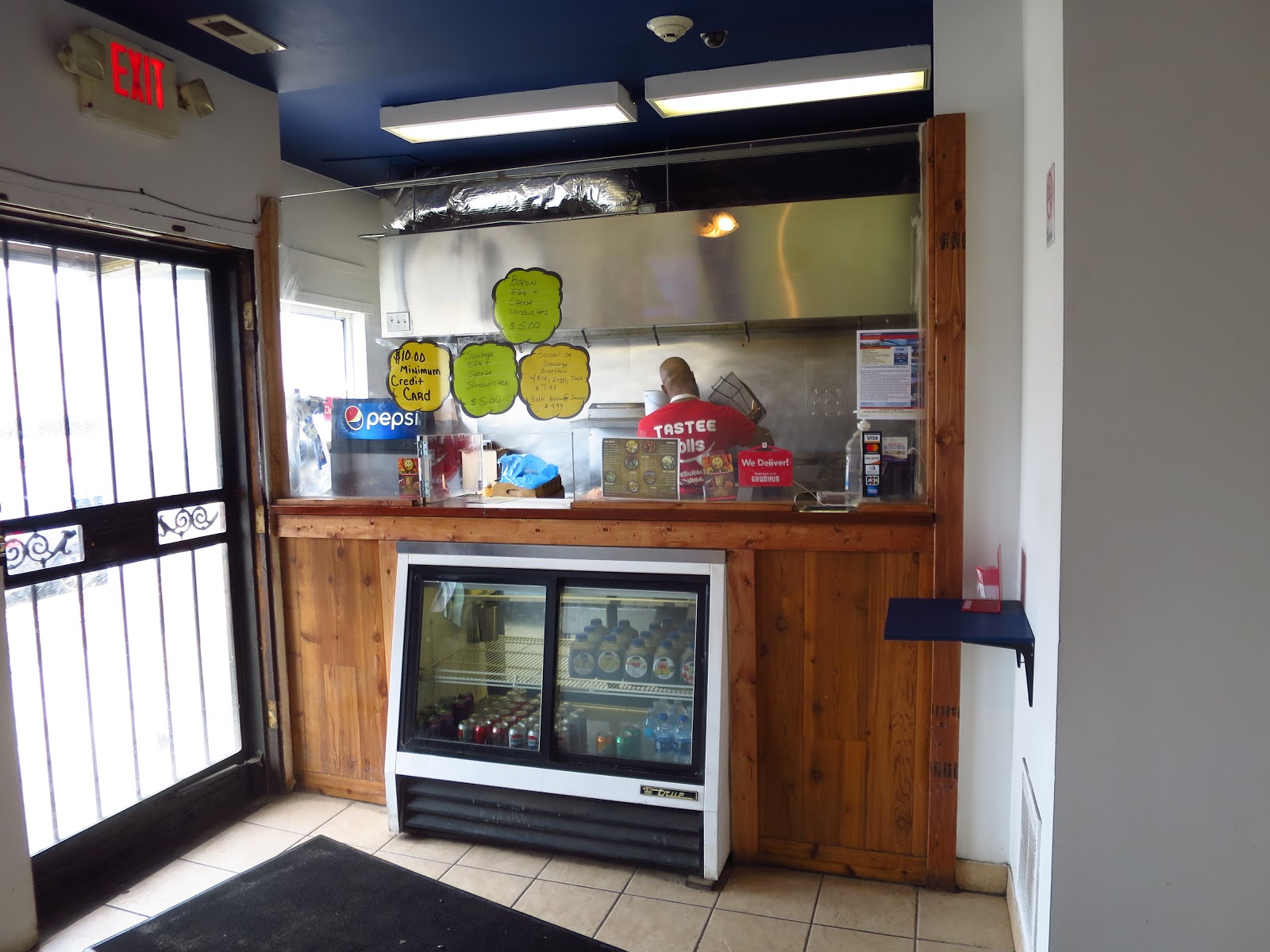 Smokin' Chokin' and Chowing with the King: Tastee Rolls