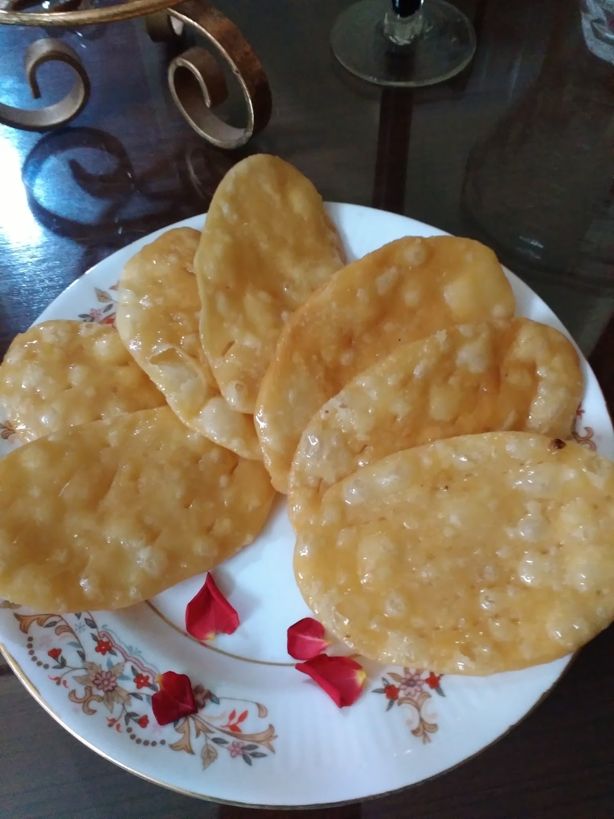 Ghar Ka Khana: Sweet mathri,(JIBE GOJA)