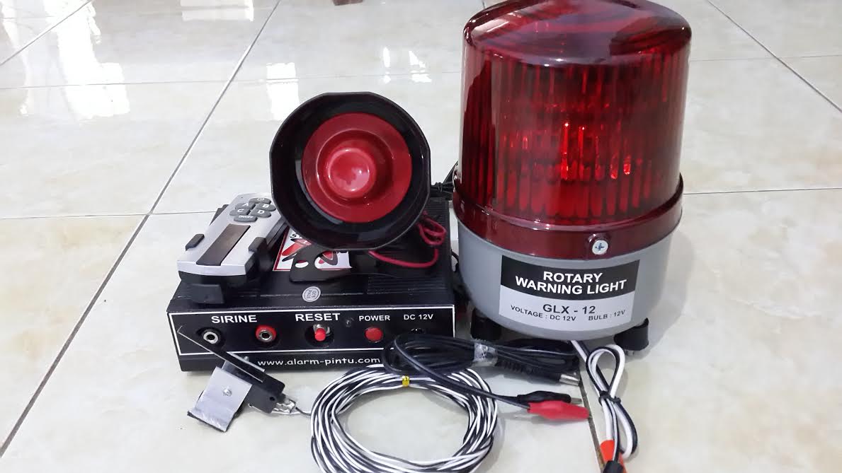 ALARM PINTU UNTUK KEAMANAN RUMAH