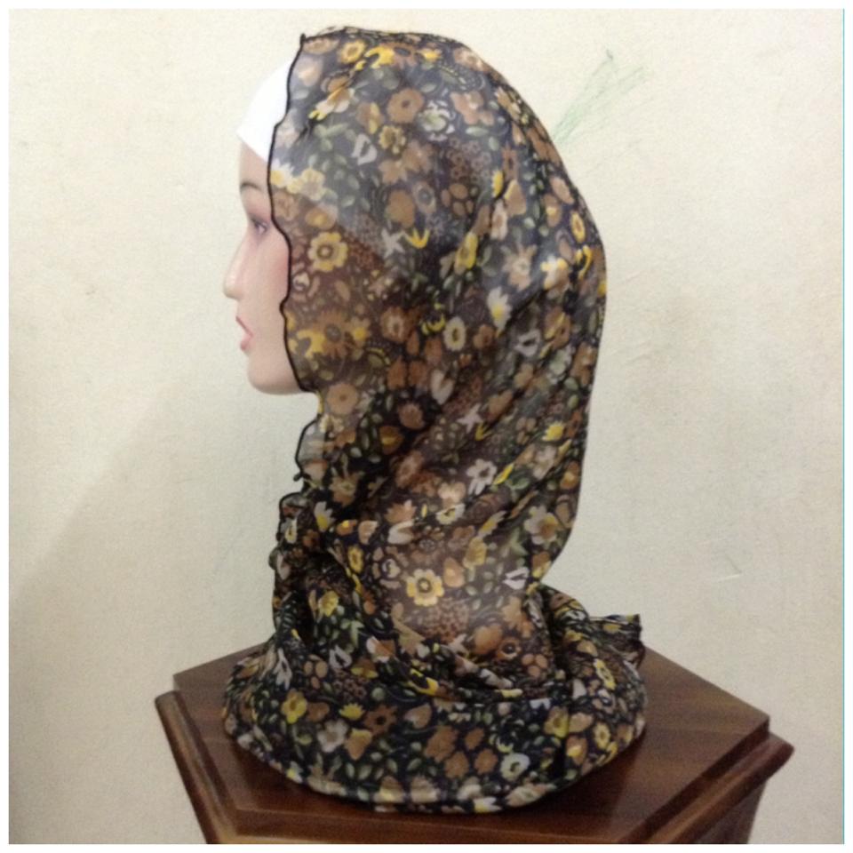 Zarralovers Hijab: Shawl Halfmoon Bercorak Bunga Chiffon