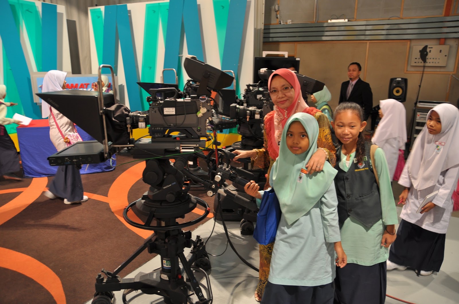 PUSAT SUMBER SEKOLAH: LAWATAN SAMBIL BELAJAR KE RTM ANGKASAPURI