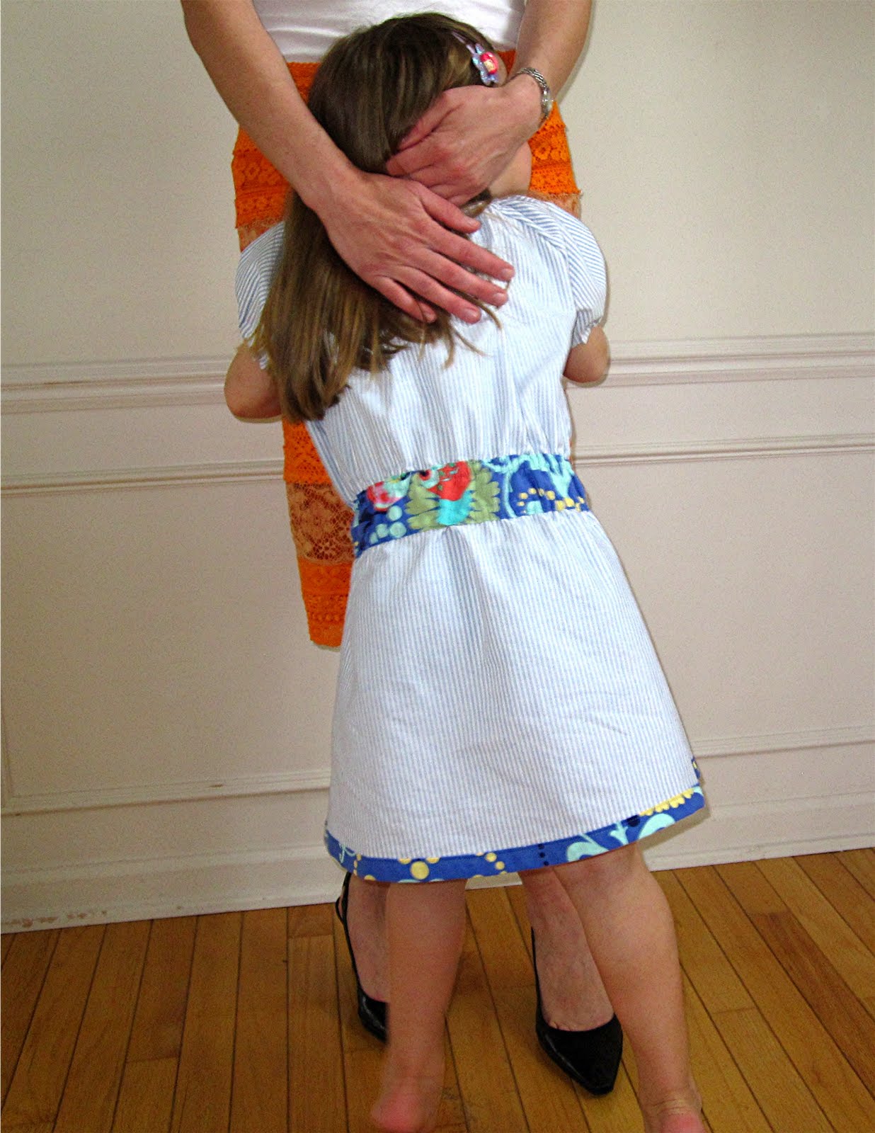 Kindershop Online: Non-matching matching dresses