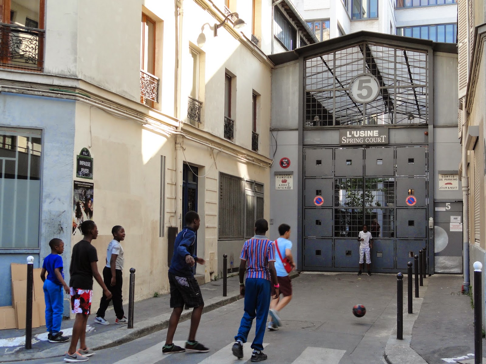Des usines à Paris: Spring Court, les tennis de Lennon fabriqués à ...