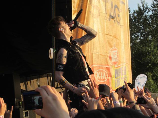 BLACK VEIL BRIDES ( BVB ARMY )