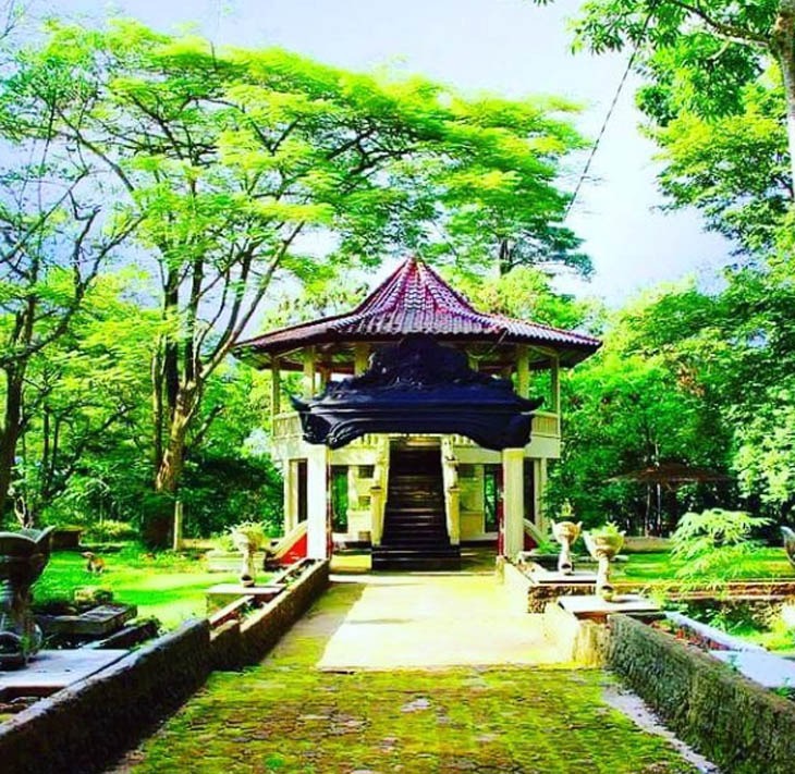 Wisata Sejarah di Bukit Siguntang Palembang