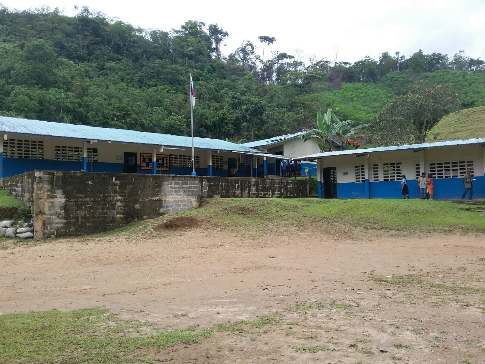 Club Activo 20-30 Panamá Oeste: Donaciones en la escuela de Rio Indio