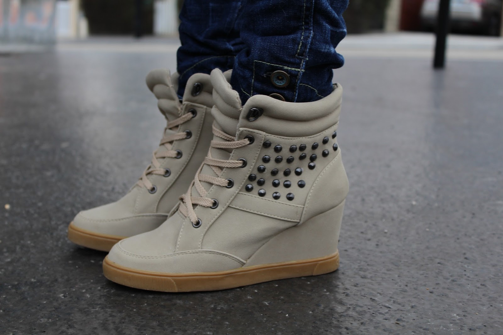 L'univers de Coralie: Look 5 - Les baskets compensées