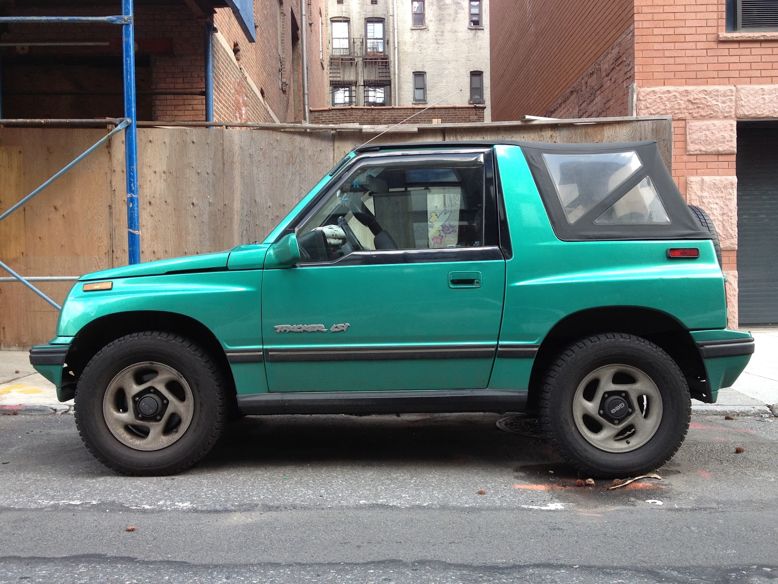 CSCB Home: 1995 Geo Tracker LSi Two-door Convertible