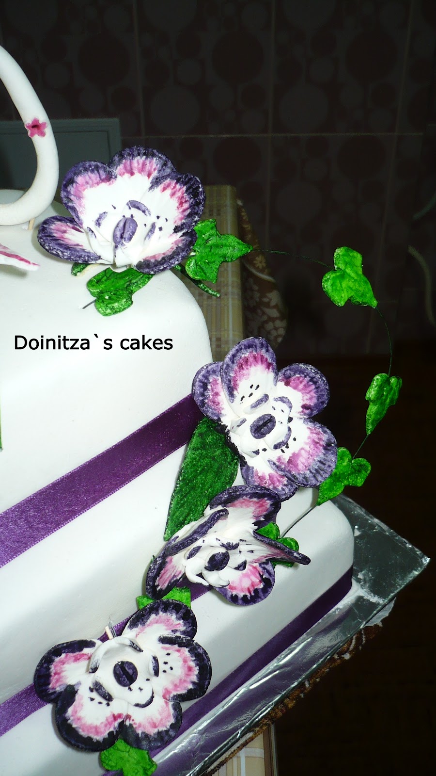 Tort majorat cu orhidee si crini imperiali | Doinitza`s cakes