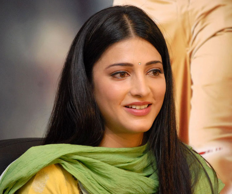 Shruthi Hassan In Yellow Salwar Kameez At Gabbar Singh Success Meet