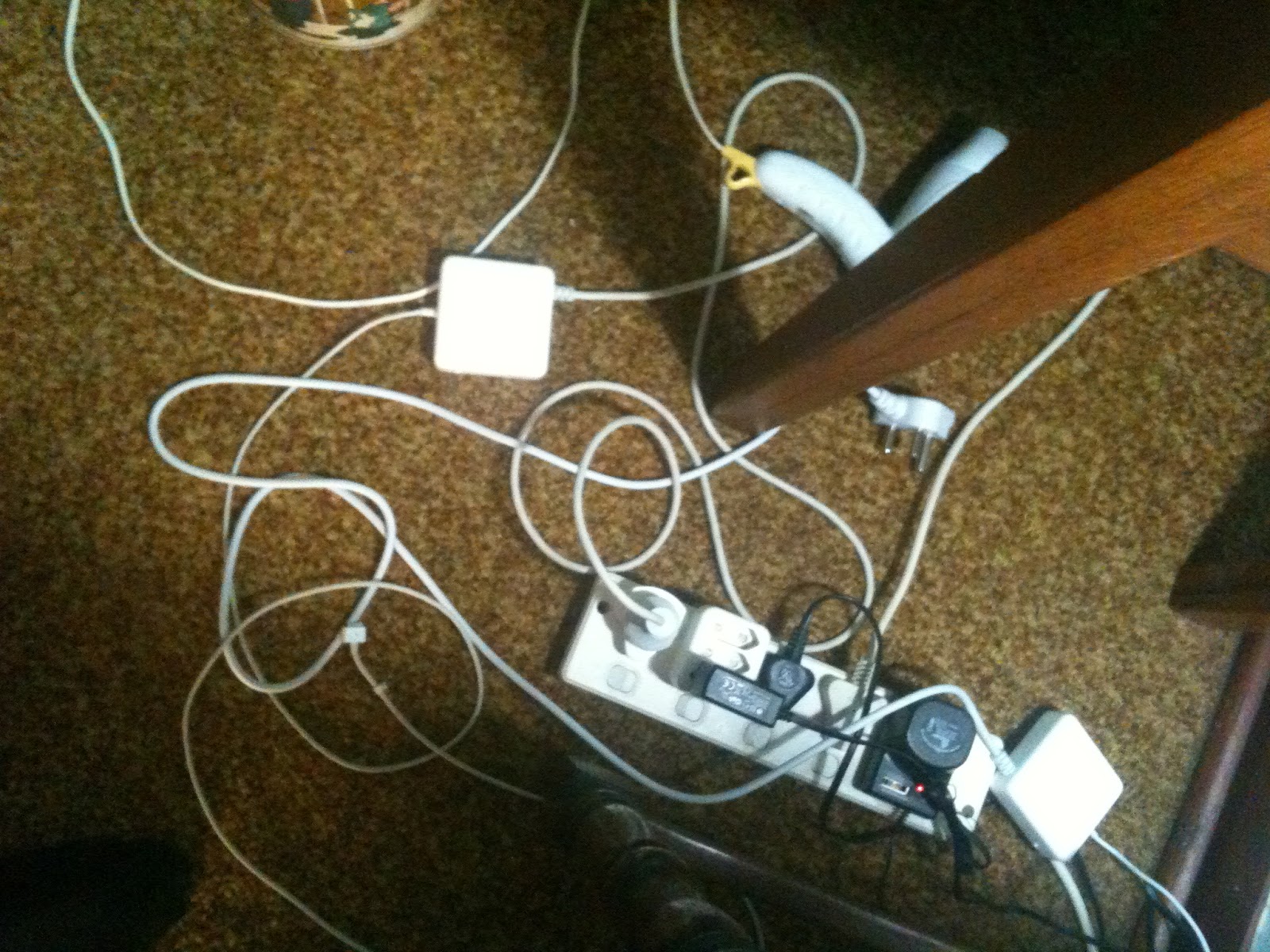 sanehelen: Cable spaghetti