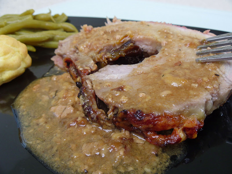 Gourmande ou passionnée...: Rôti de porc lardé farci aux pruneaux et ...