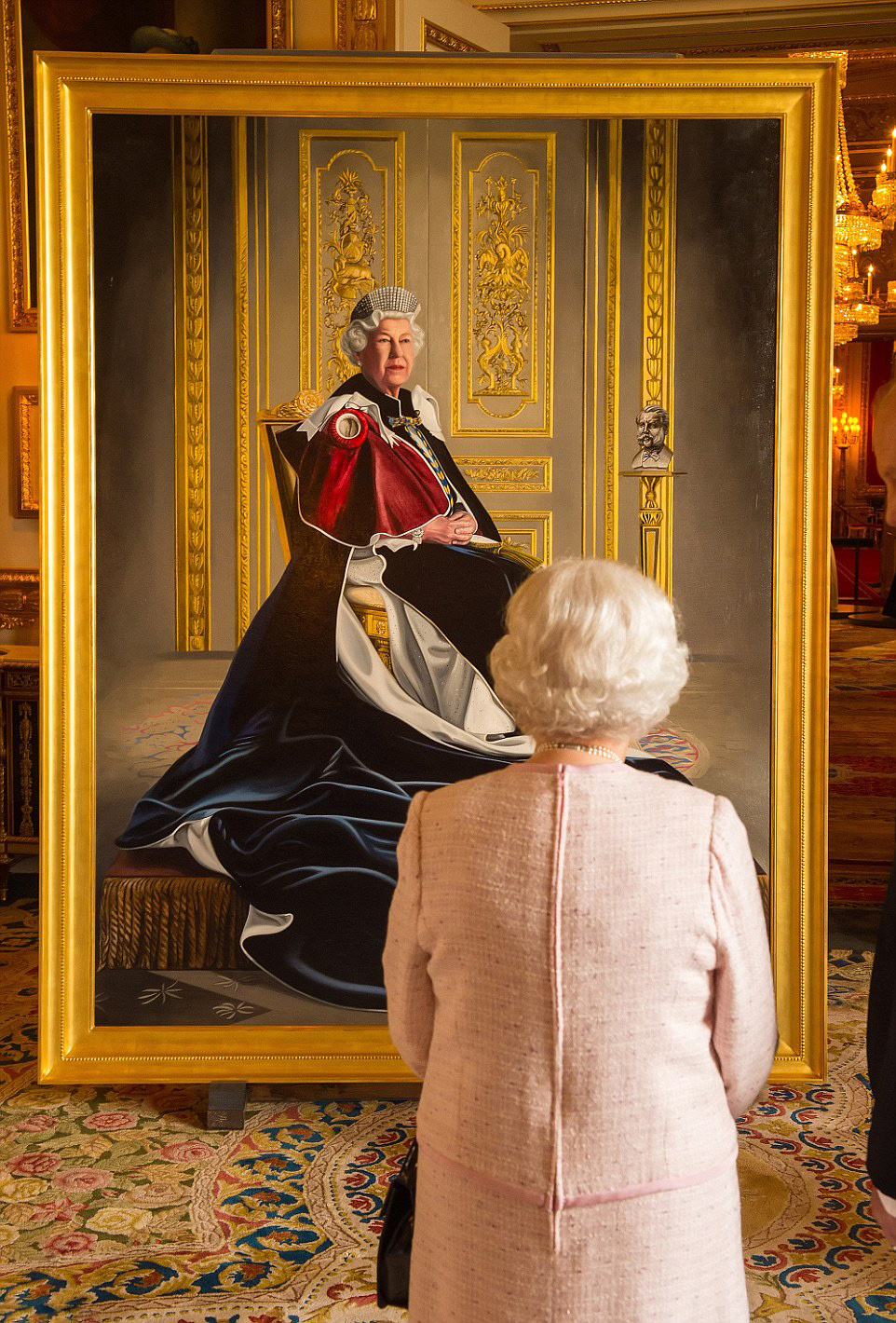 Royal Family Around the World: The Queen Unveiles Her Portrait Marking ...