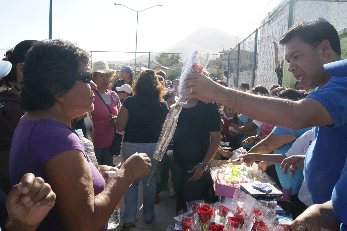 OFRECE JAVIER CASTAÑEDA APOYOS A MADRES SOLTERAS - TIJUANA NOTICIAS