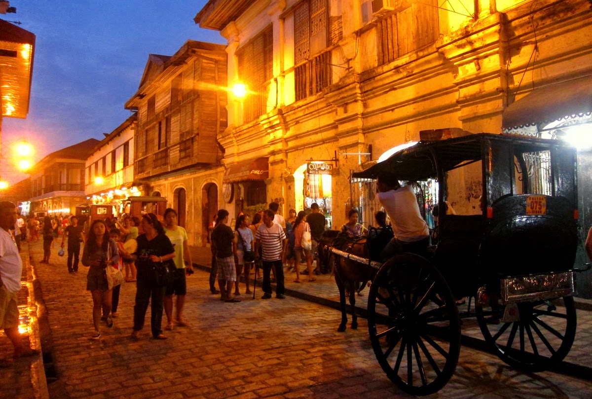 Travelholic: Vigan at night | Philippines (#UNESCO)