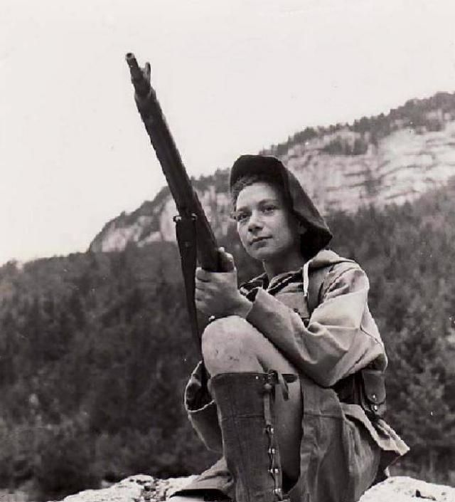 30 Vintage Photos of Beautiful Female Partisans and Resistance Fighters ...