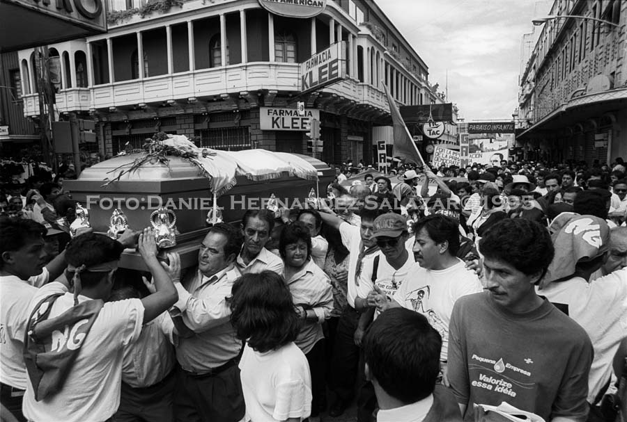 DANIEL HERNANDEZ-SALAZAR Fotografo / Photographer: ARBENZ FIN DEL ...
