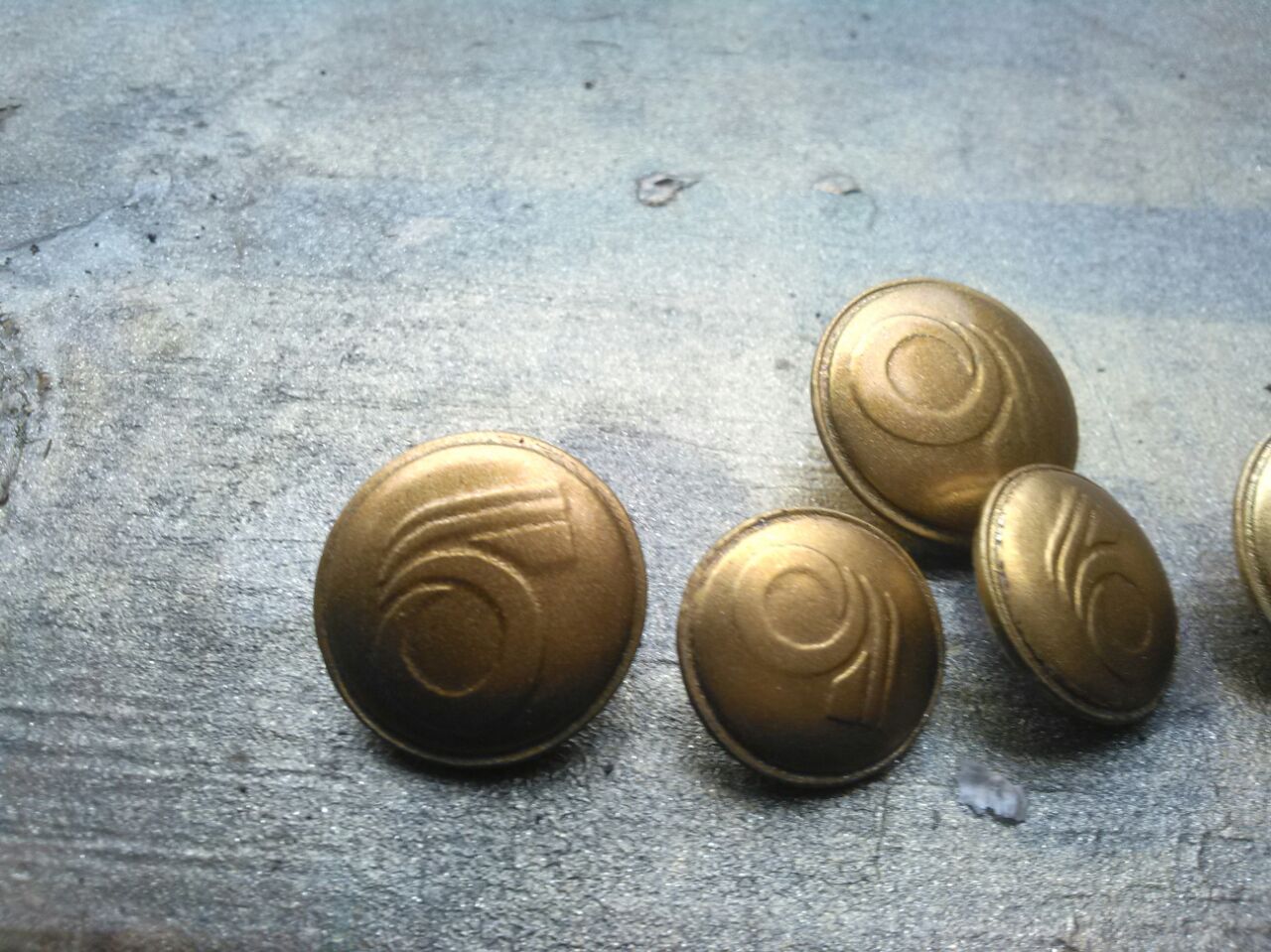 Kancing jas almamater: Kancing almamater warna