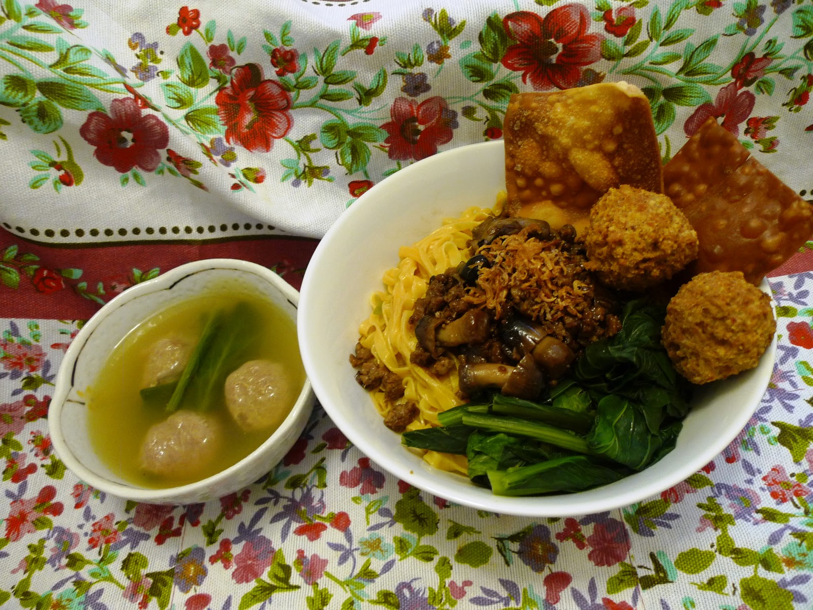 KitchenVamp: Mie Babi Jamur Bakso / Egg Noodle Soup with Pork, Mushroom ...