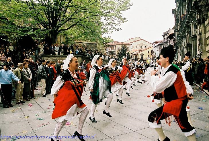 Avilés: Asturias Avilés Fiesta de el Bollo